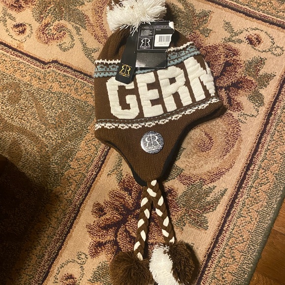 Robin Ruth | Accessories | Robin Ruth Lissy Germany Pom Pom Toboggan ...